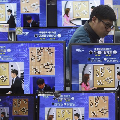 By Sparring With AlphaGo, Researchers Learn How an Algorithm Thinks ...